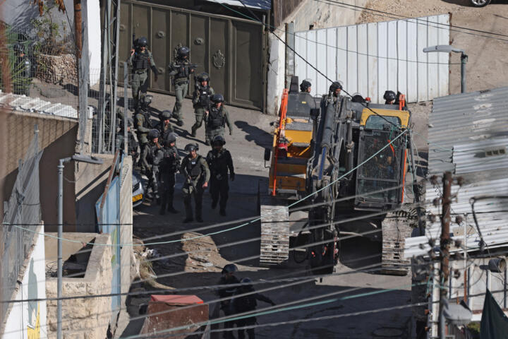 Israeli demolitions rip through Palestinian area of Jerusalem