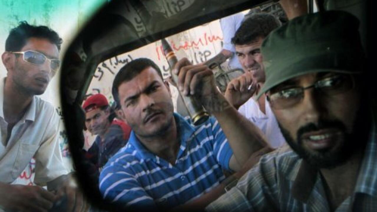 NTC forces claim Gaddafi stronghold in Sahara desert