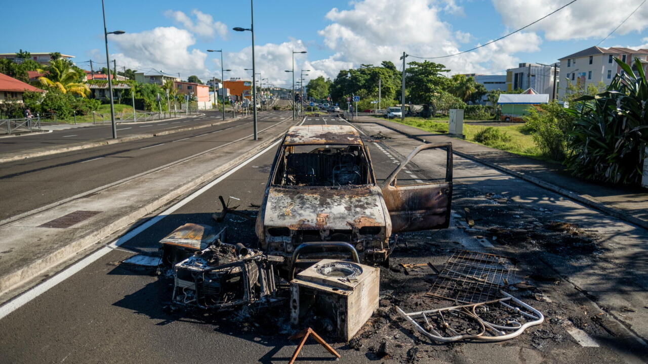En Martinique, le préfet décrète un couvre-feu face aux violences urbaines