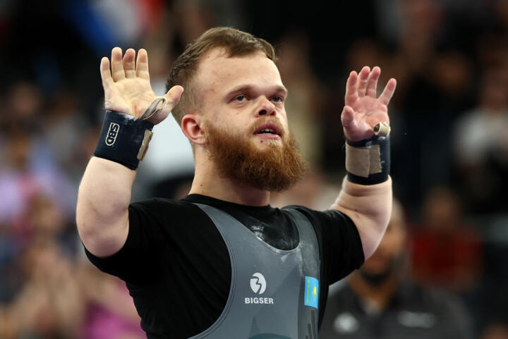 China shine in Paralympic powerlifting as Lingling betters own world record