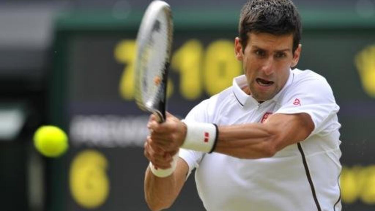 Djokovic advances to fourth round at Wimbledon