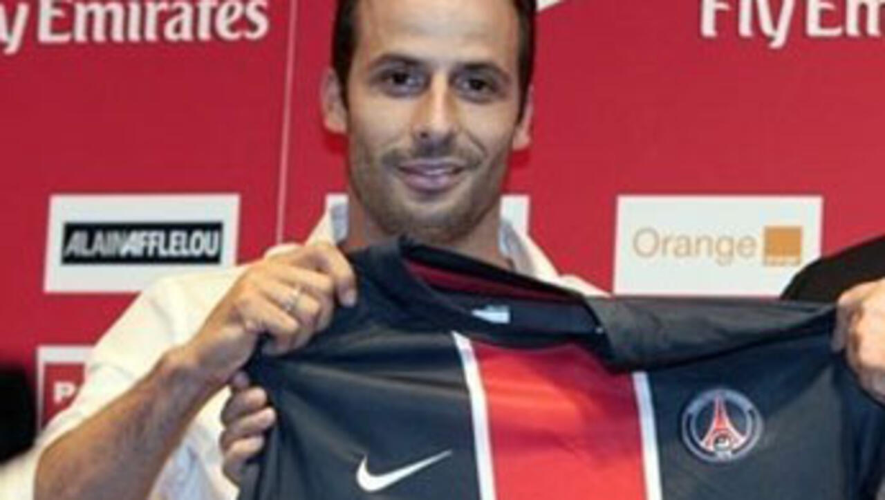 PSG sign veteran Giuly