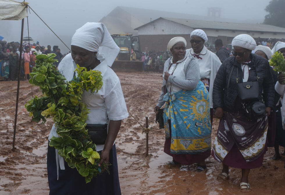 Malawians search mud for bodies as Cyclone Freddy eases