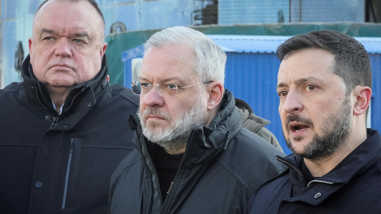 Escándalo de corrupción en Ucrania: dos ministros renuncian a petición de Zelenski - France 24