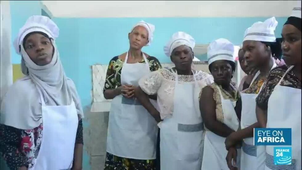 Training offers lifeline for deaf women in Tanzania - France 24