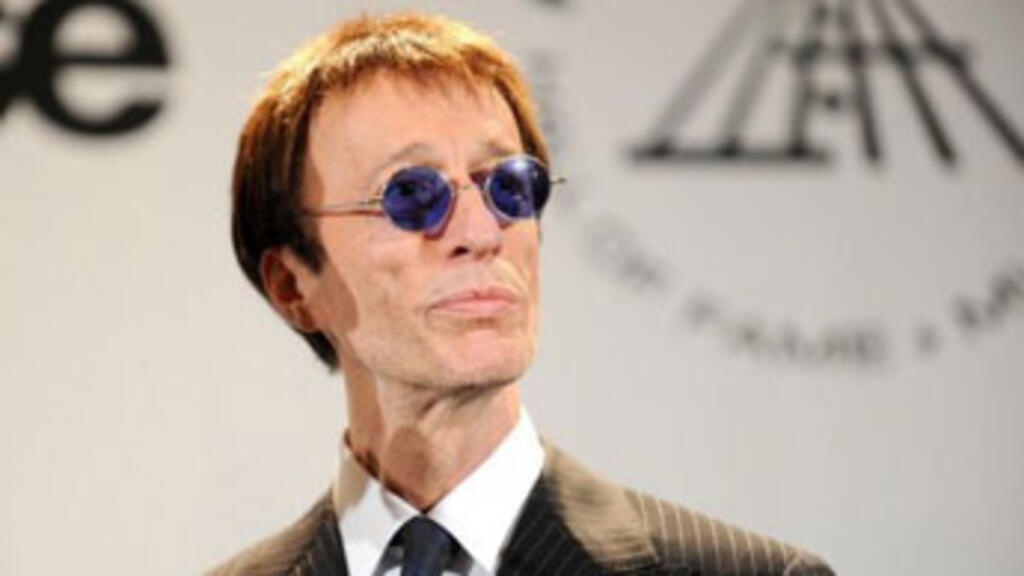 Bee Gees singer Robin Gibb dies at 62 after cancer battle