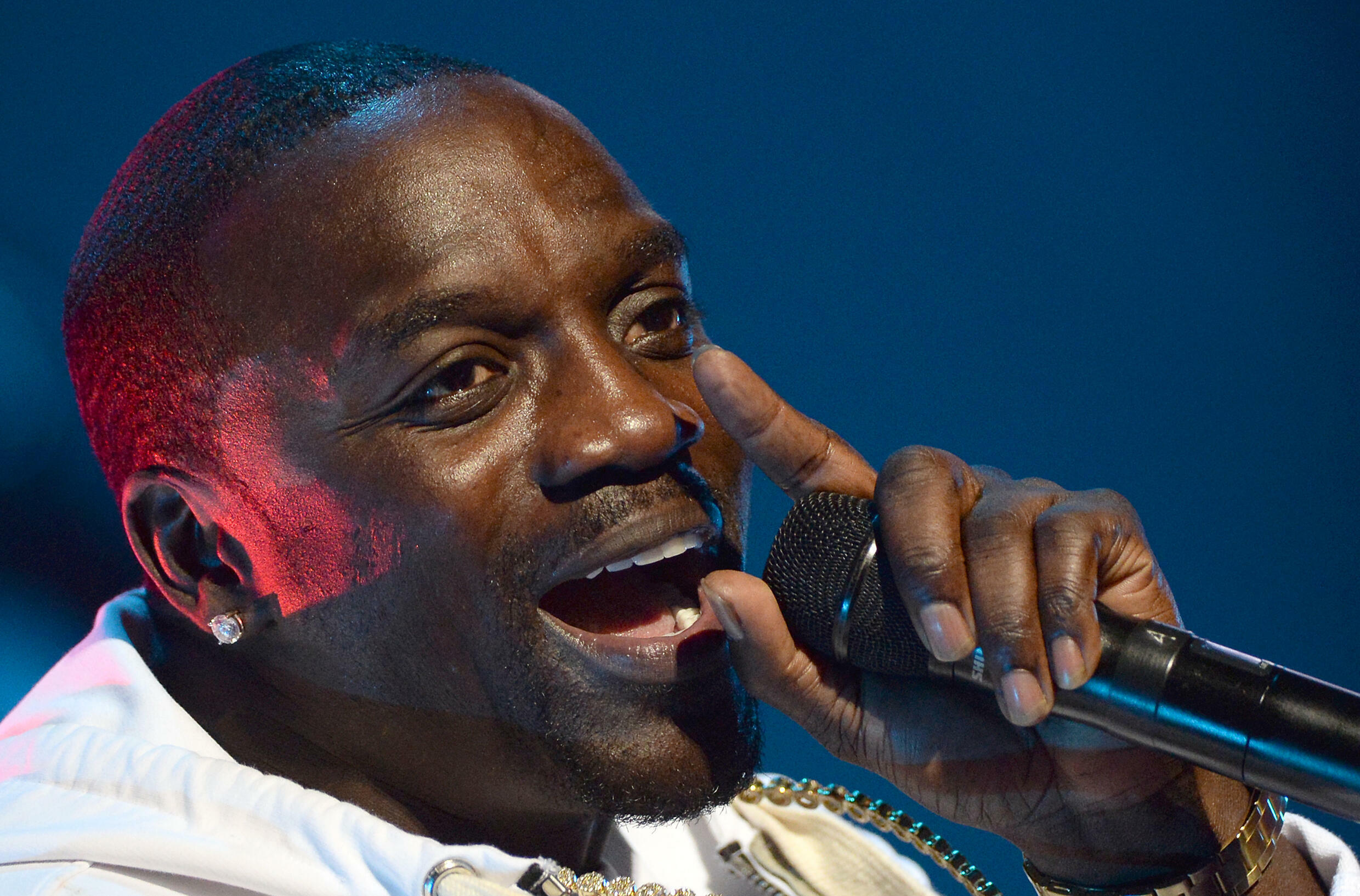 Singer Akon's Senegalese city unstarted, locals left in dark - France 24