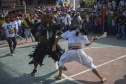 Mexican tiger fight ritual draws blood to bring rain