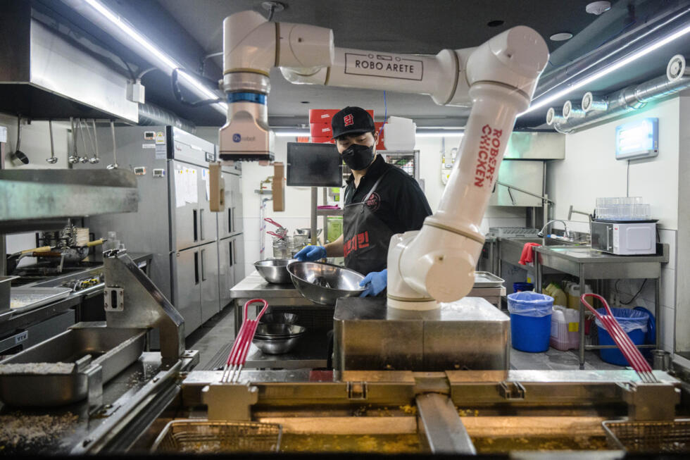 Robot fried chicken: entrepreneur seeks to improve S. Korea's favourite ...