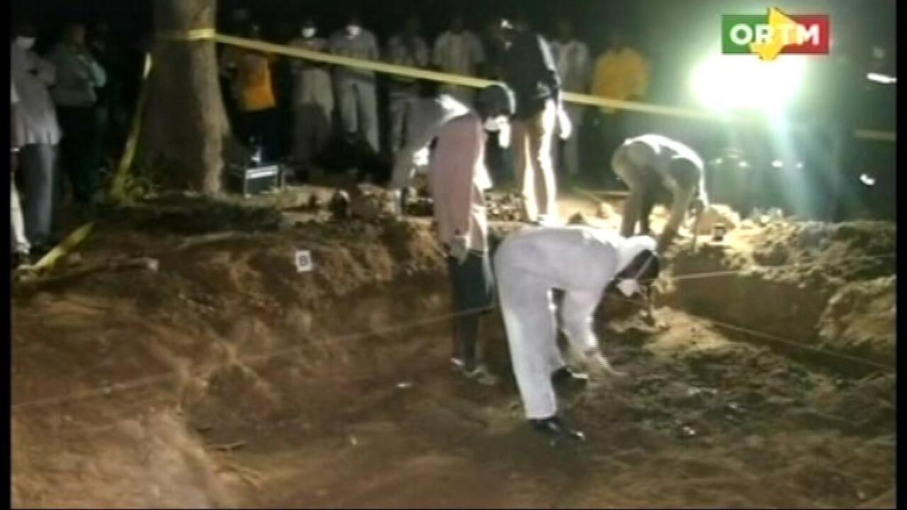 Découverte d'un charnier de 21 corps au Mali, sans doute des "bérets ...