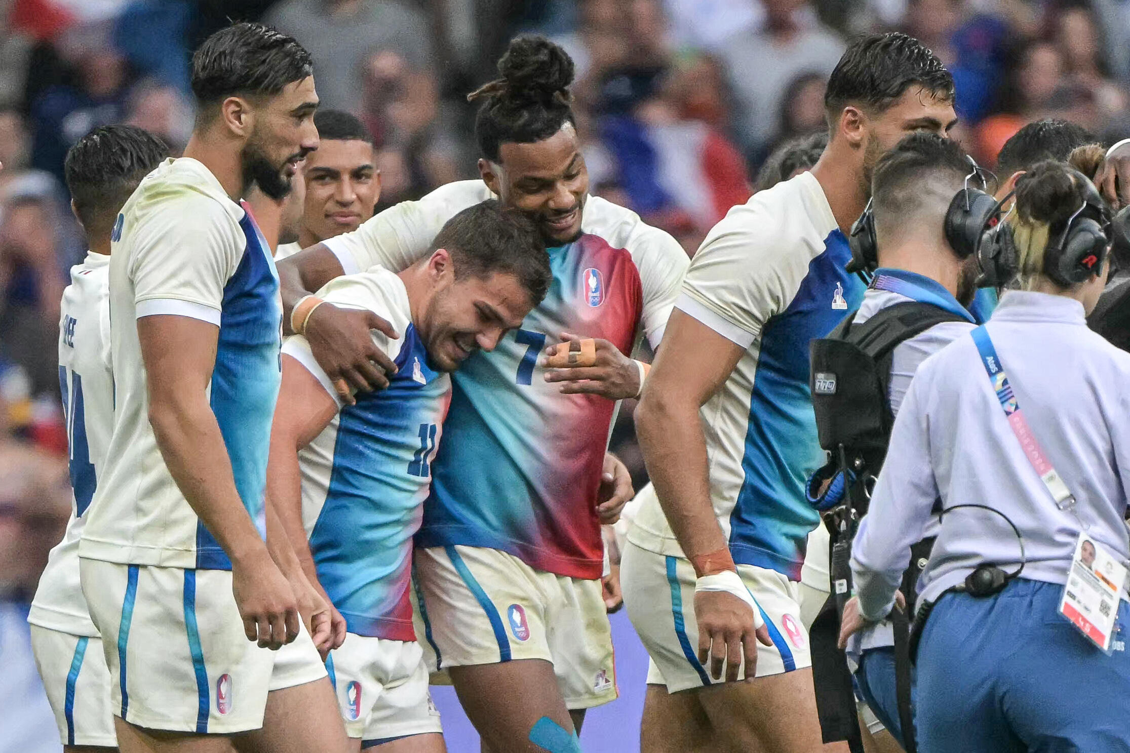 Gamble pays off as Dupont seals France's Paris Olympic sevens dream