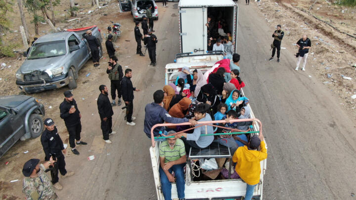 Syrian authorities evacuate Bedouin families from Druze-majority Sweida ...