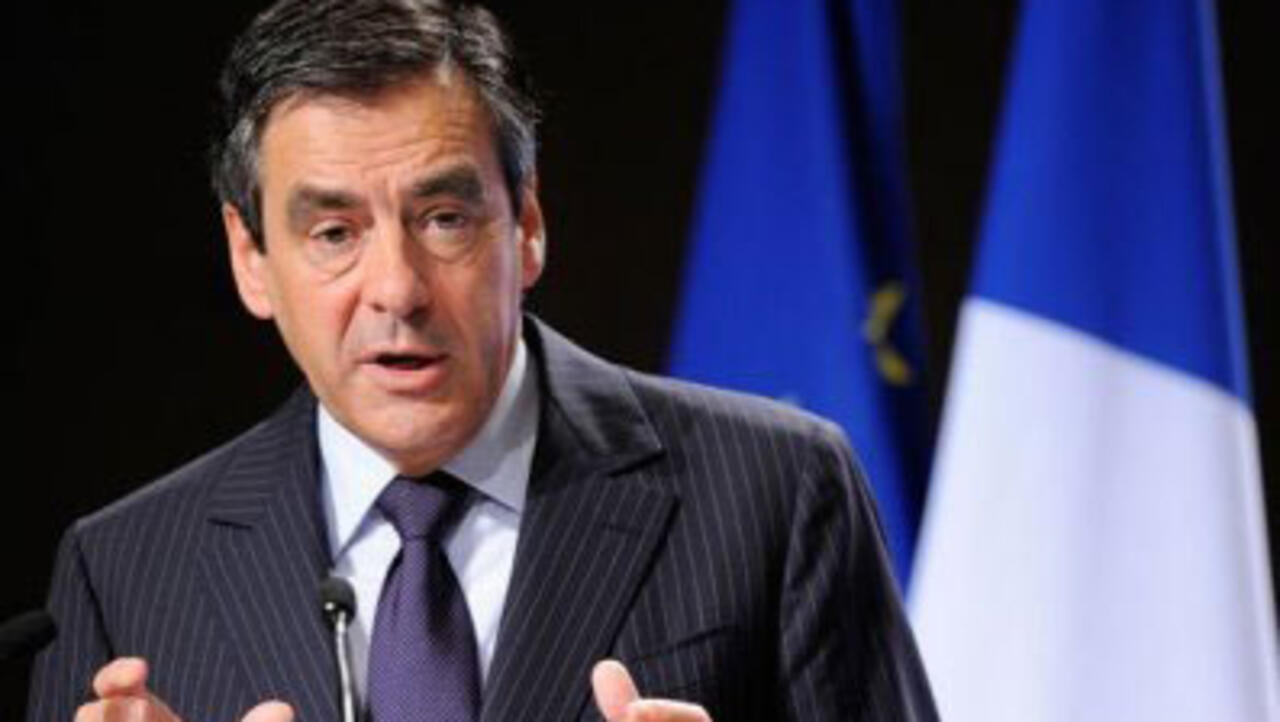 Do not 'turn away’ from euro, PM Fillon tells Japanese investors