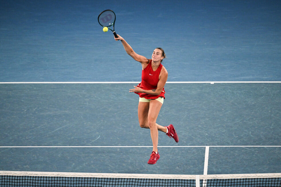 Open d'Australie: Sabalenka sacrée pour la deuxième fois d'affilée en dominant Zheng