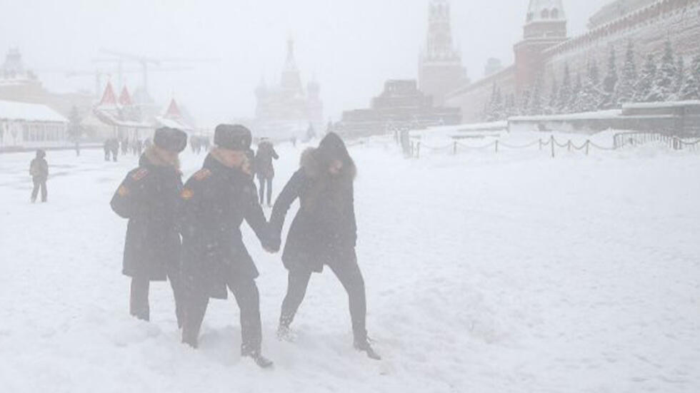 Moscú: paralizada por la peor nevada desde 1957