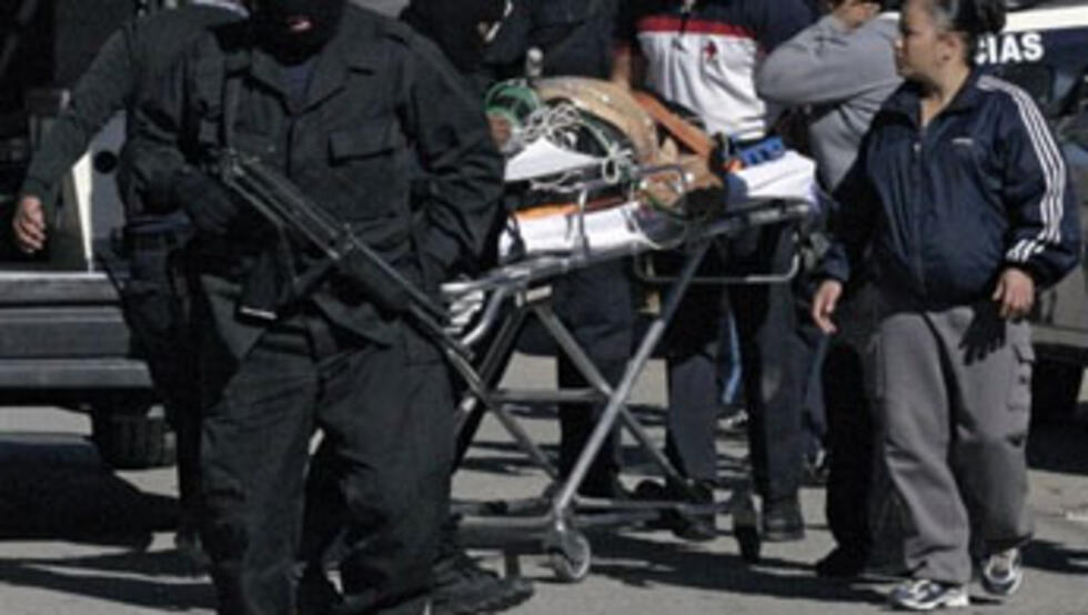 Hundreds block US border to protest army anti-drug operations