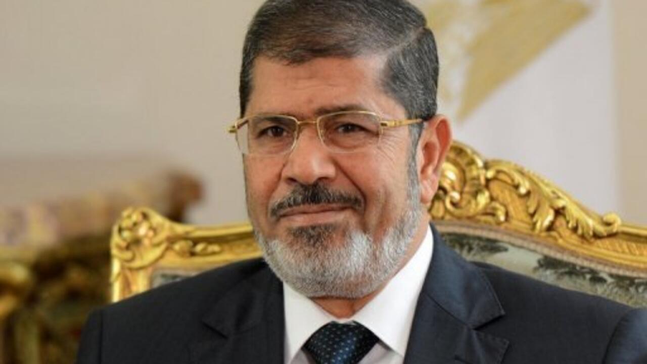 Morsi 'ready to modify' decree as army urges talks