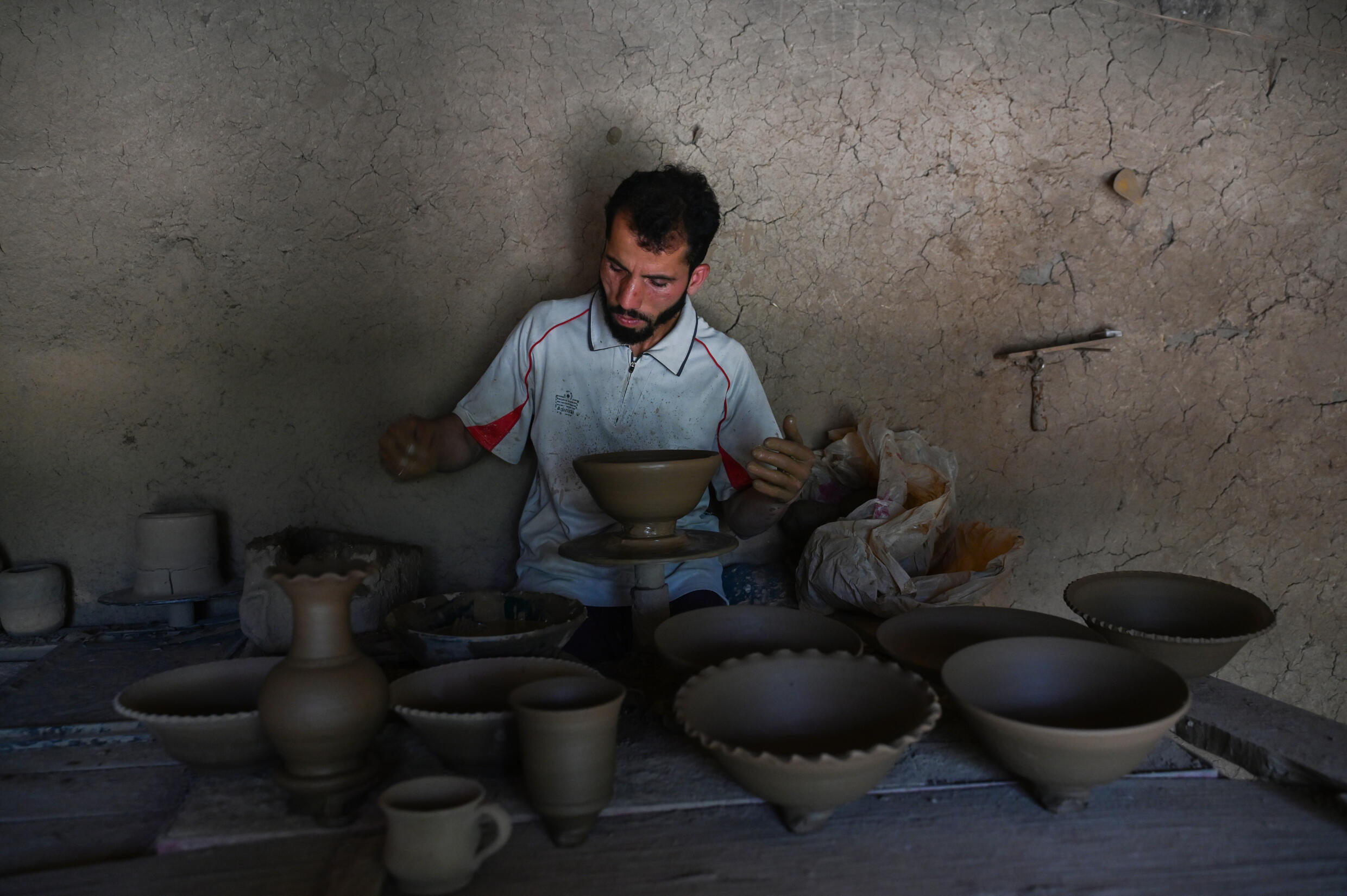 Afghan village potters keep centuries-old tradition alive