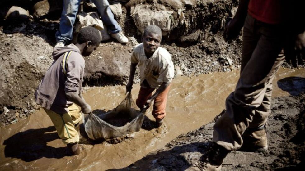 Amnesty: Cobalt mined by DR Congo children could be used in smartphones
