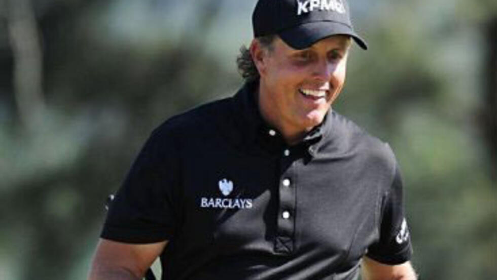 Mickelson win brings US Masters to emotional climax