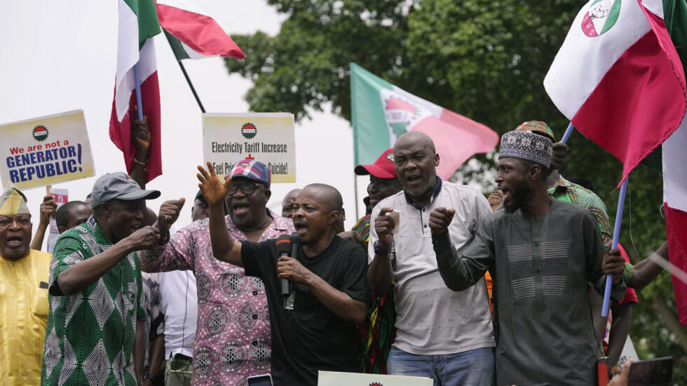 Nigerian unions shut down power grid with indefinite minimum wage strike