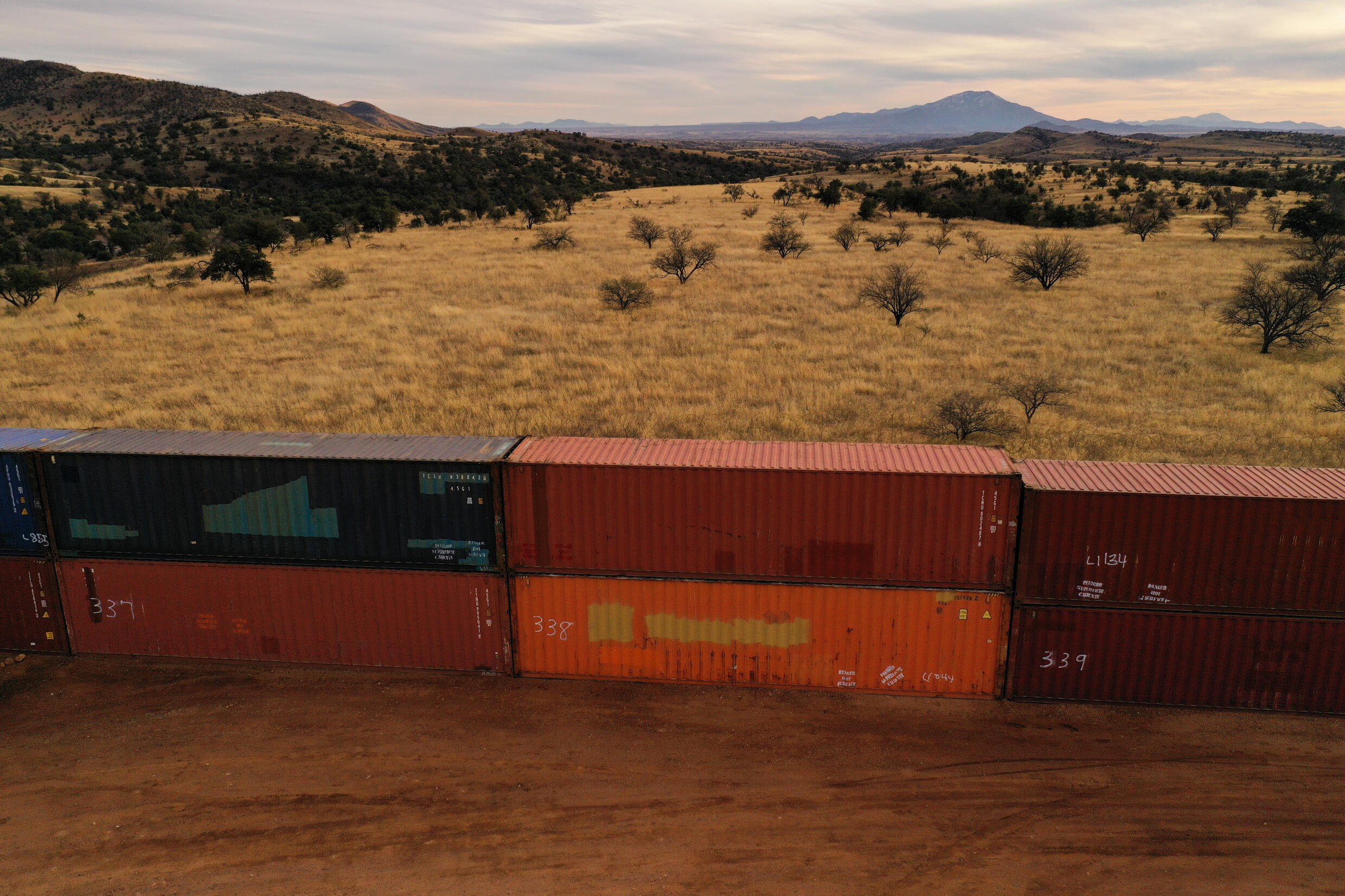 Arizona to remove shipping container wall on US-Mexico border