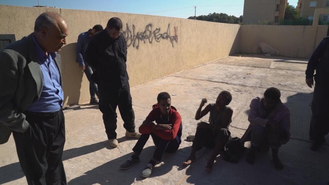 Video: Libyan town of Sabratha cracks down on people smuggling - Focus