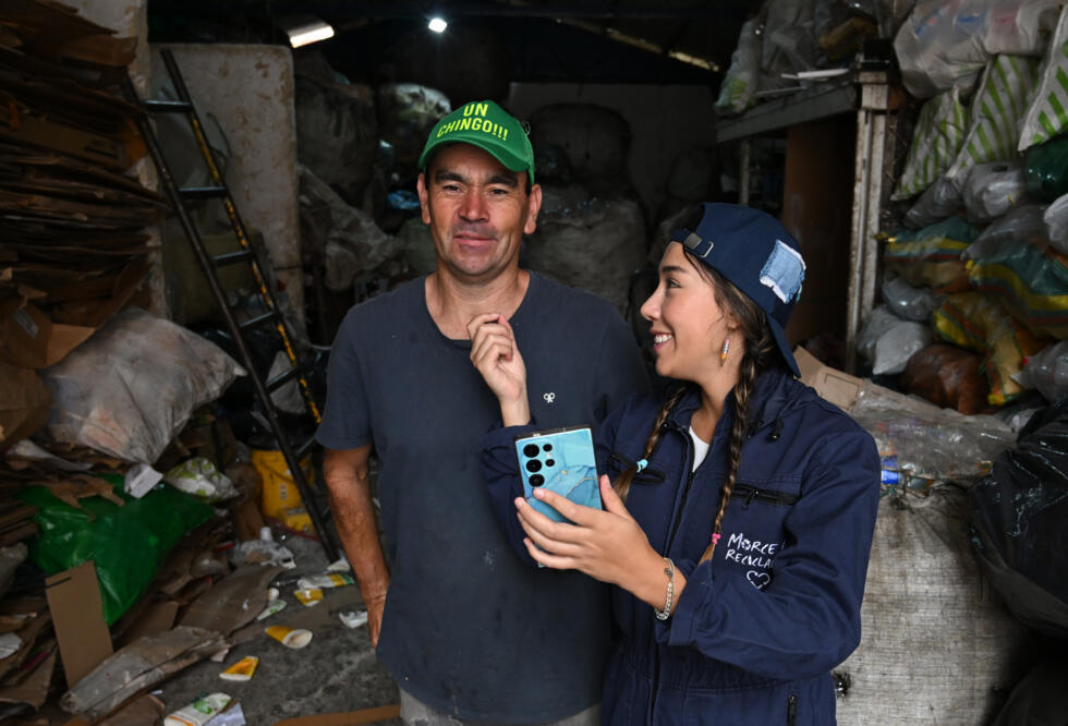 Colombian influencer puts the pizzazz into recycling