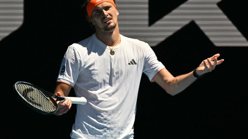 Zverev drops set on way to Australian Open second round