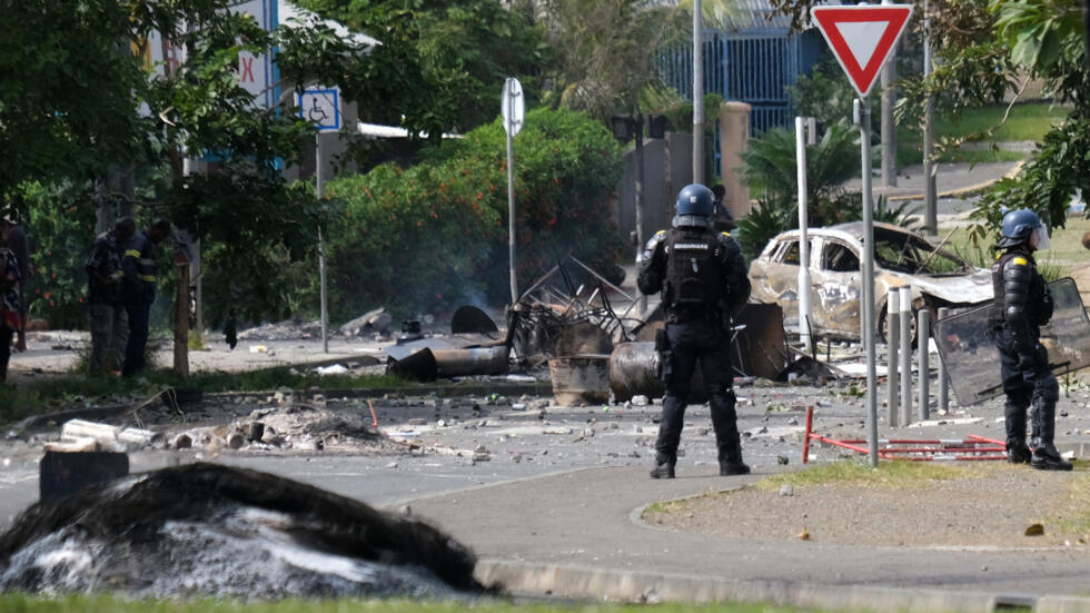 New Caledonia: 'Shots fired' at police in French territory amid riots ...