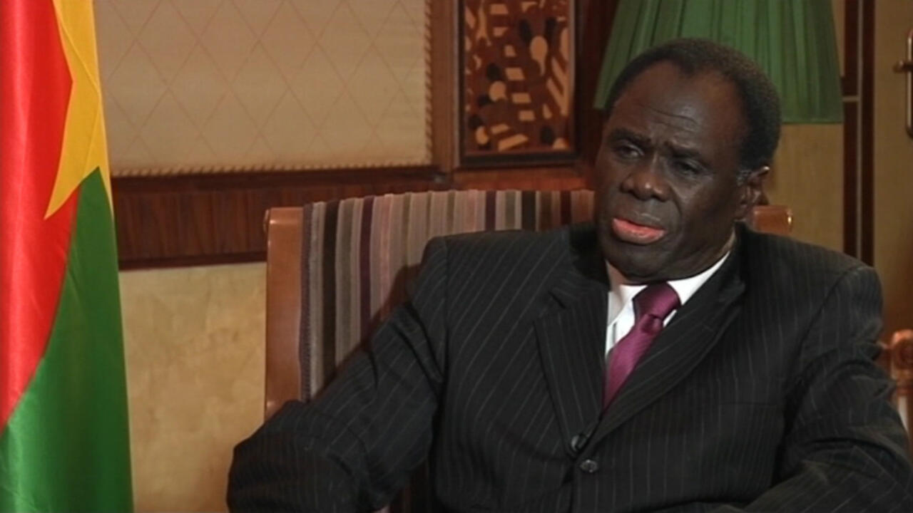 Vidéo : Michel Kafando promet des élections libres au Burkina Faso d ...