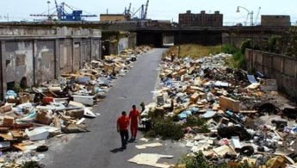 Berlusconi declares Naples waste crisis 'over'
