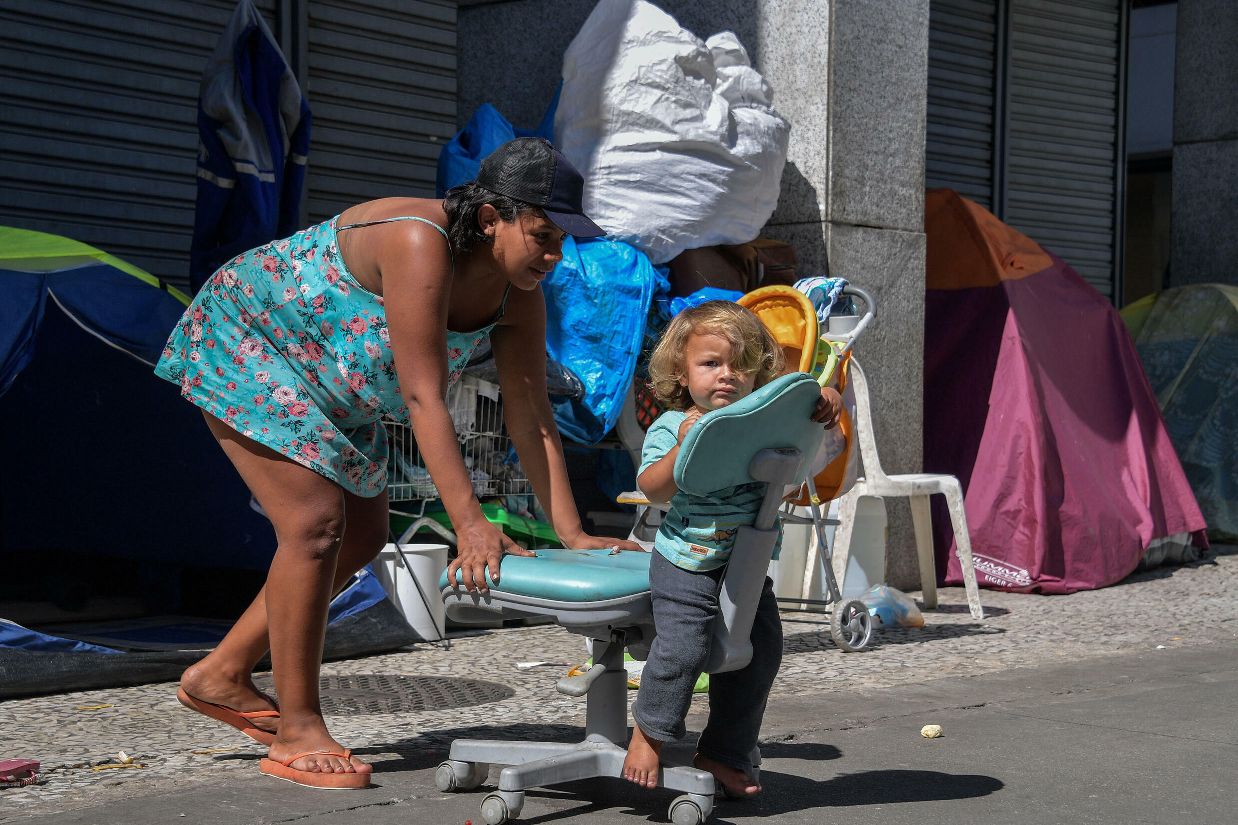 Pandemic pushes new homeless onto Sao Paulo streets - France 24