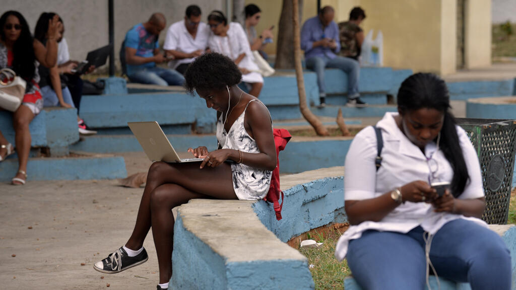 Cuba y Google firman acuerdo para negociar una conexión directa de Internet
