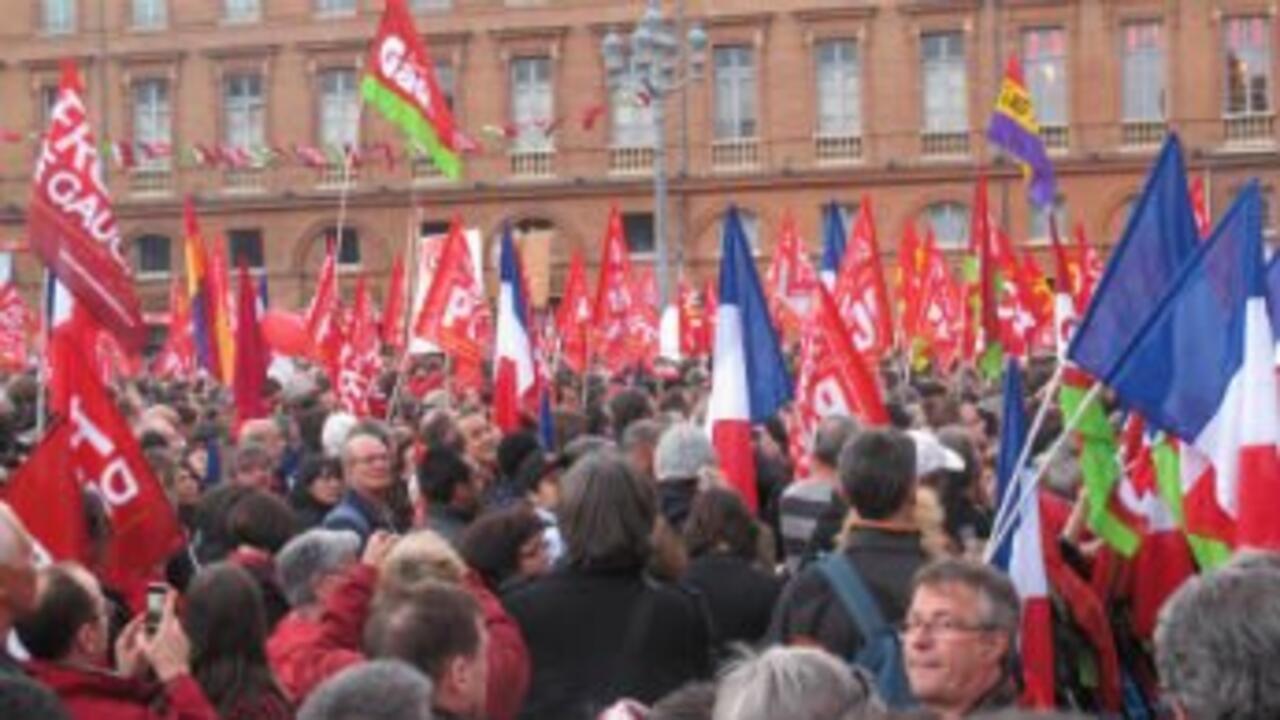 French left rally behind anti-NATO Mélenchon