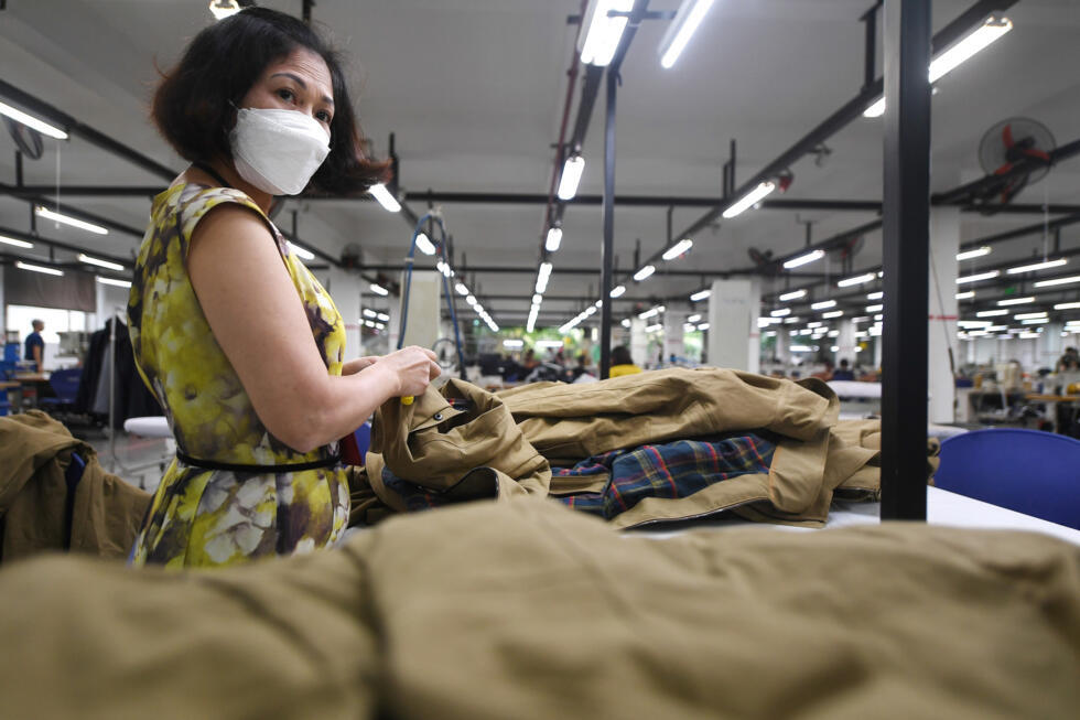 Net-zero in fashion, but clothing giants struggle to cut emissions