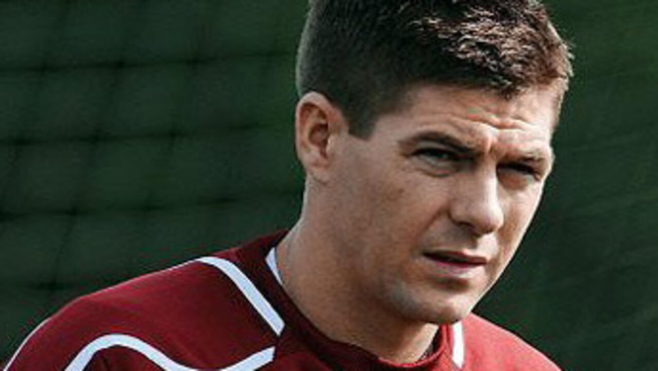 Steven Gerrard prolonge de deux ans son contrat avec Liverpool
