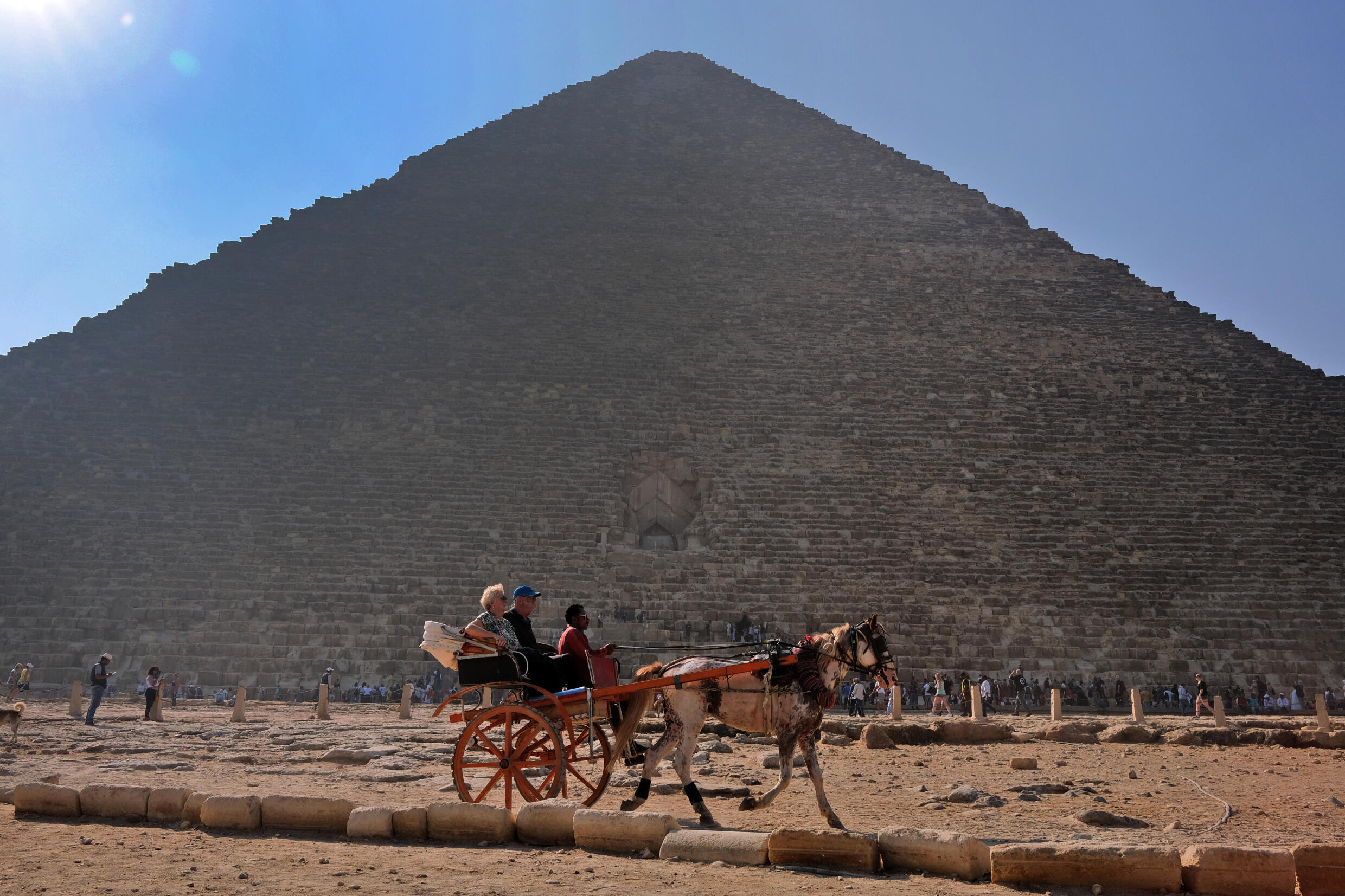 Giza Pyramids: Egyptian tourism flies high with top fashions | Al Bawaba