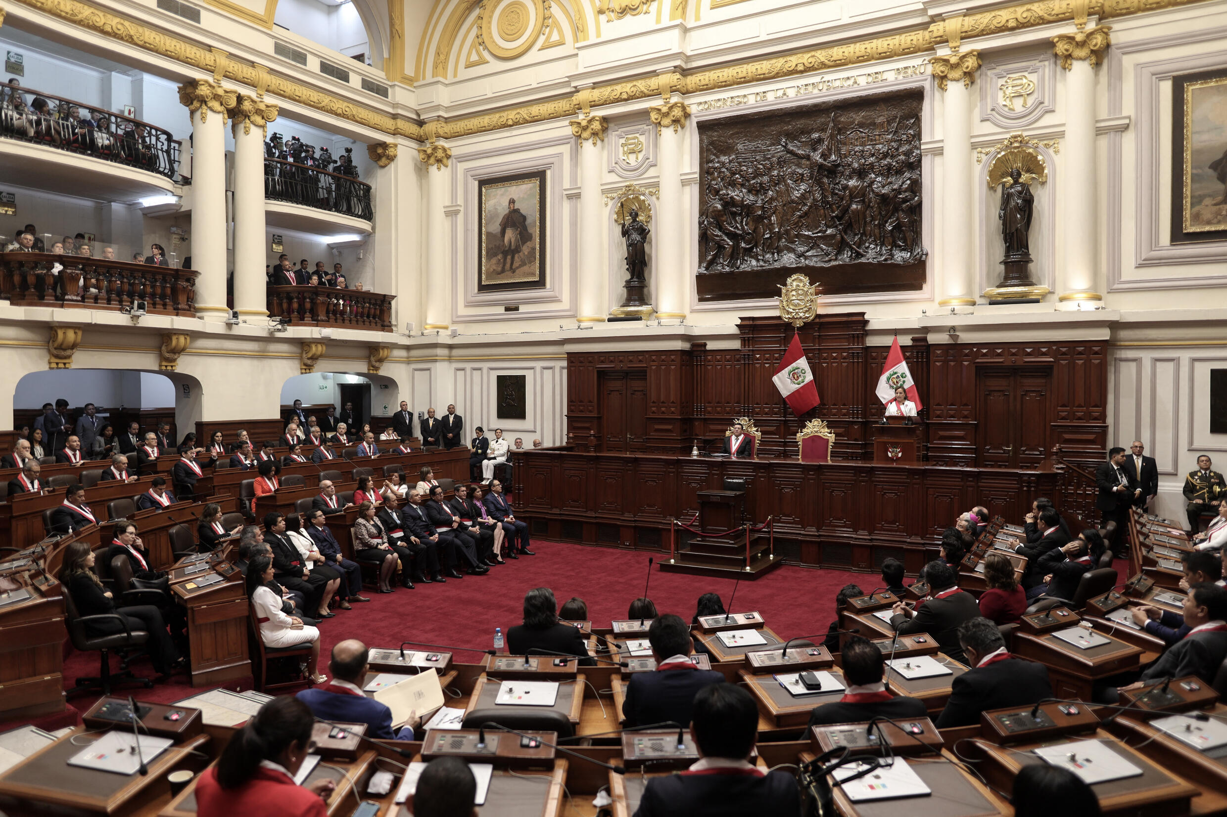El Congreso de Perú respalda en una primera votación el regreso a la ...