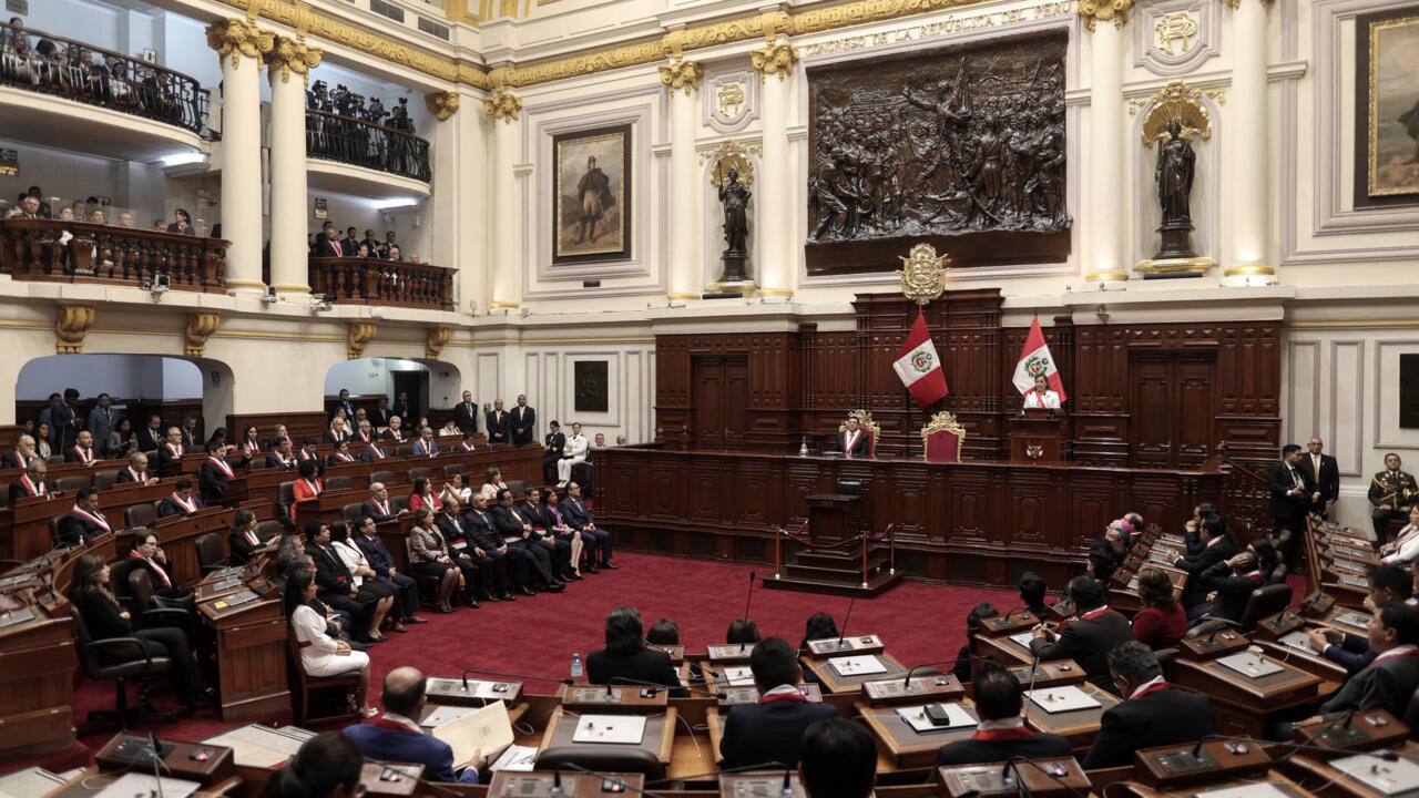 El Congreso de Perú respalda en una primera votación el regreso a la ...