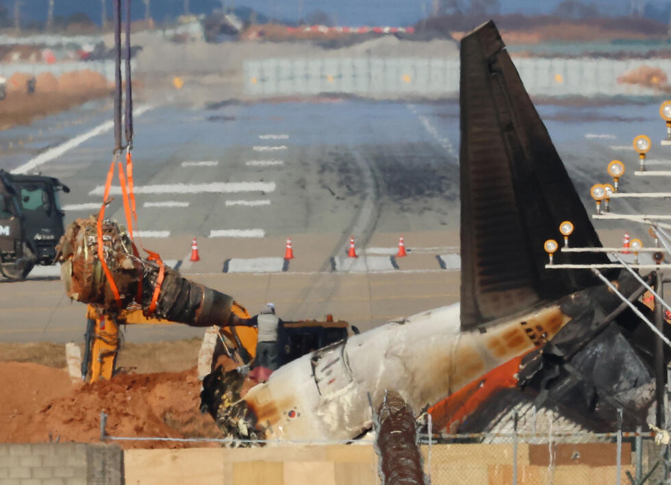 Crash en Corée du Sud : les enquêteurs commencent à retirer la carcasse ...