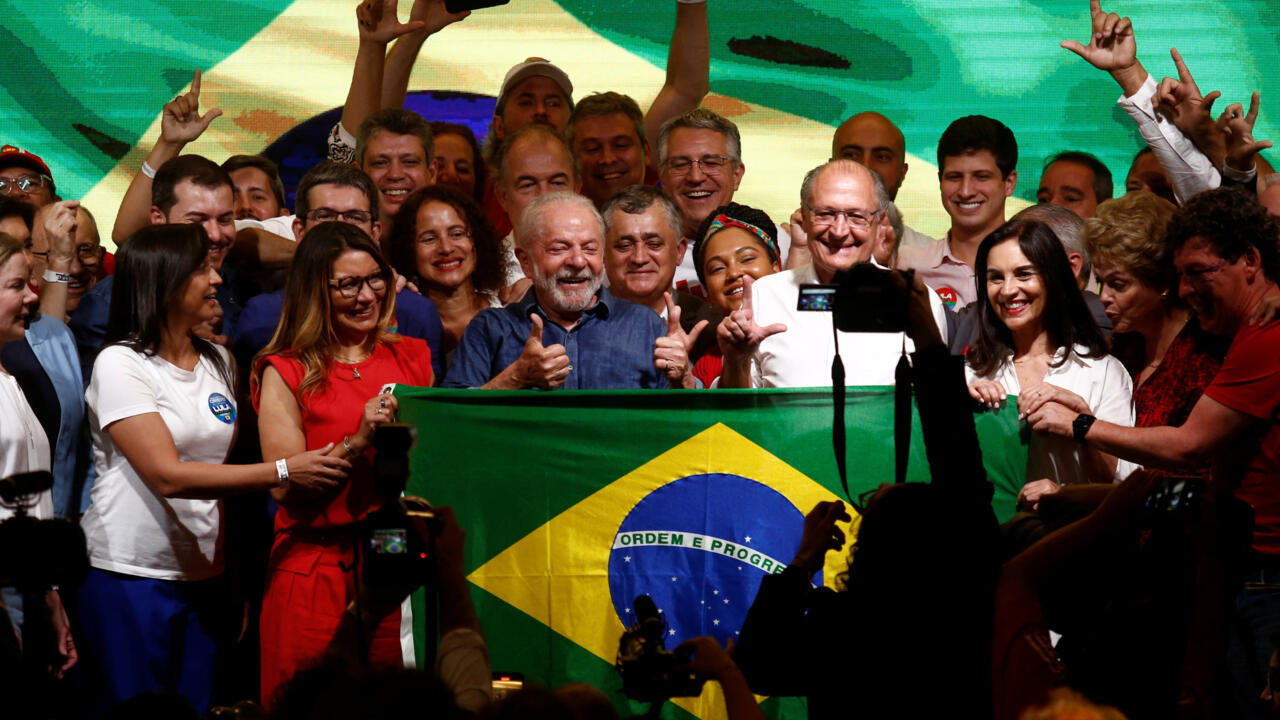 Lula élu de justesse président du Brésil face à Jair Bolsonaro - France 24
