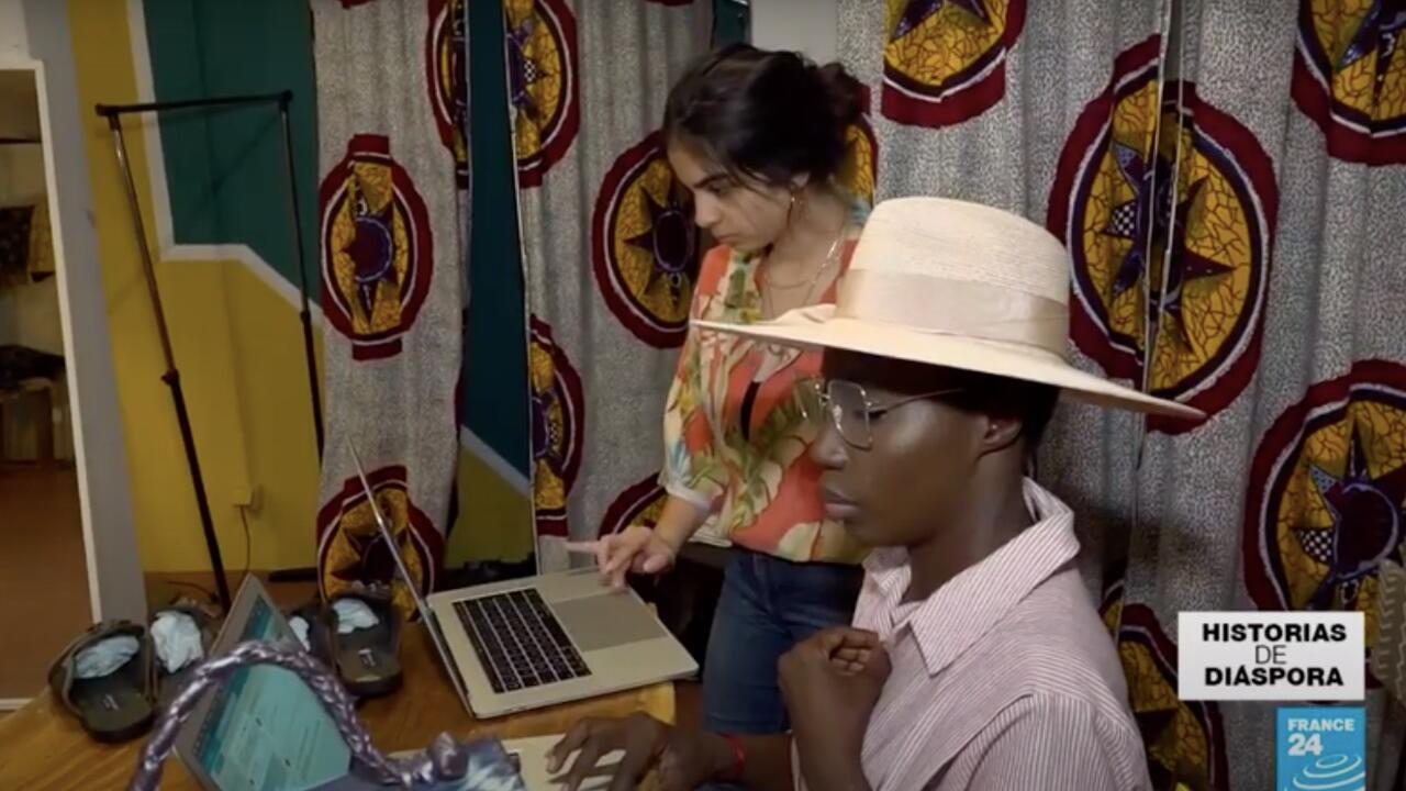 Historias de la diáspora: Adama París, la senegalesa que reinventa la ...