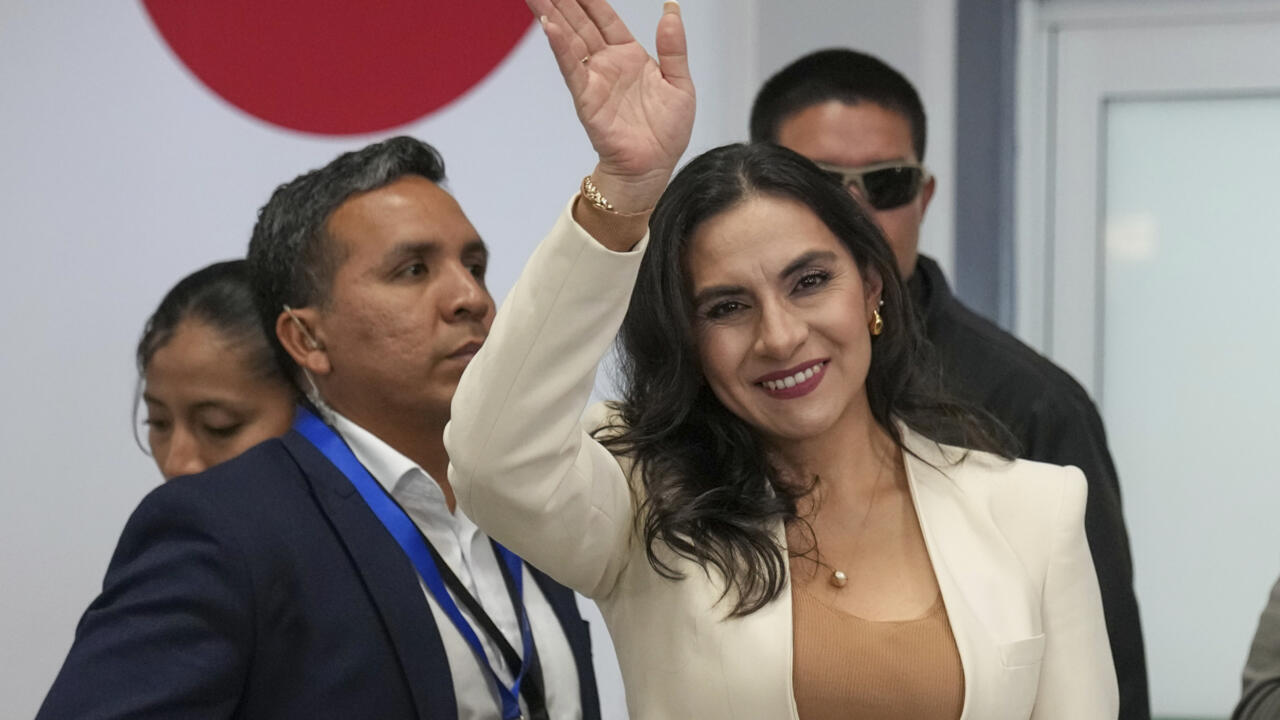 Parlamento de Ecuador estipula que Abad debe reemplazar a Noboa en caso ...