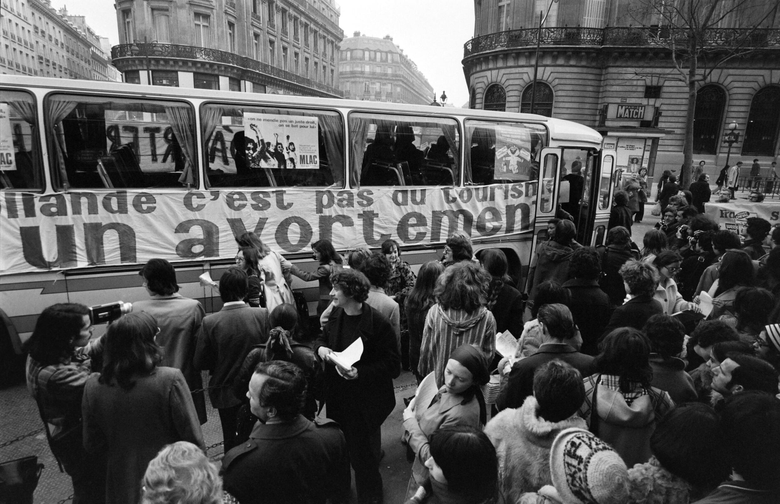 Mettre fin aux avortements qui "mutilent les femmes" : il y a 50 ans ...