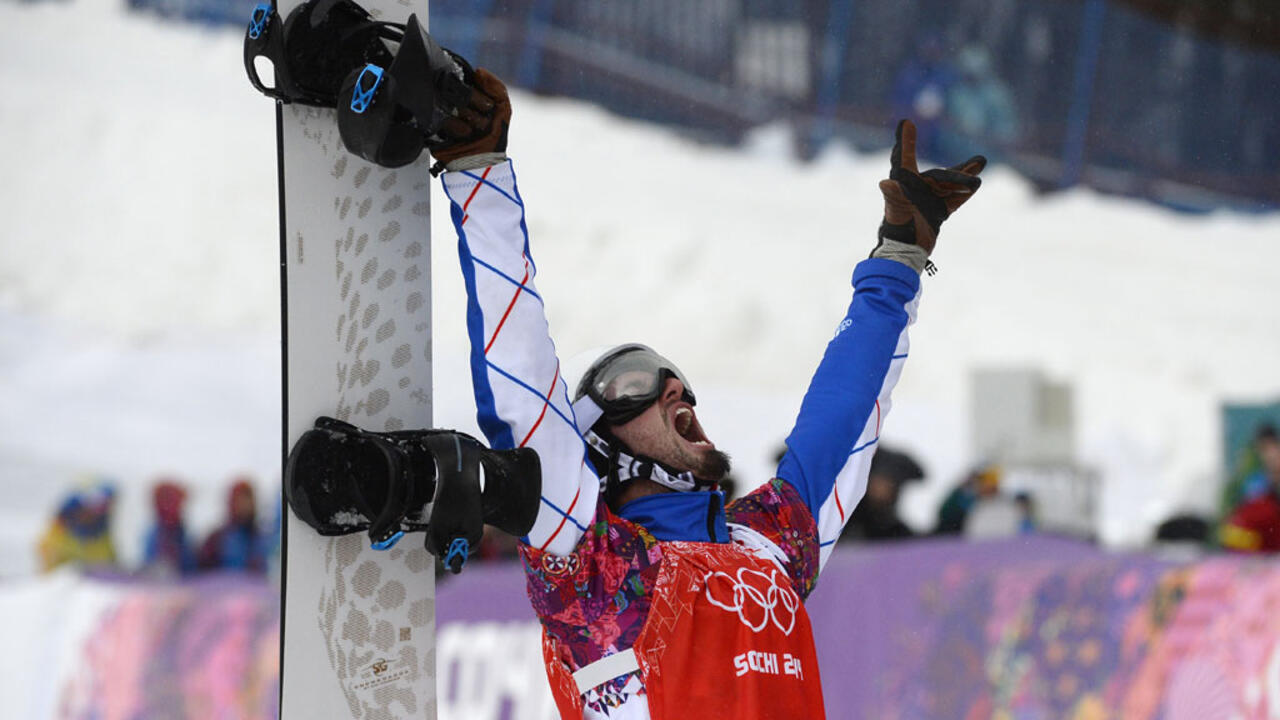 France’s Pierre Vaultier wins gold in snowboard cross