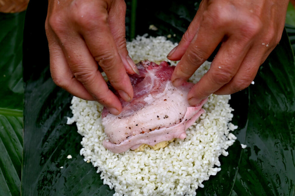 Sticking with tradition: Vietnam's glutinous 12-hour Tet cake
