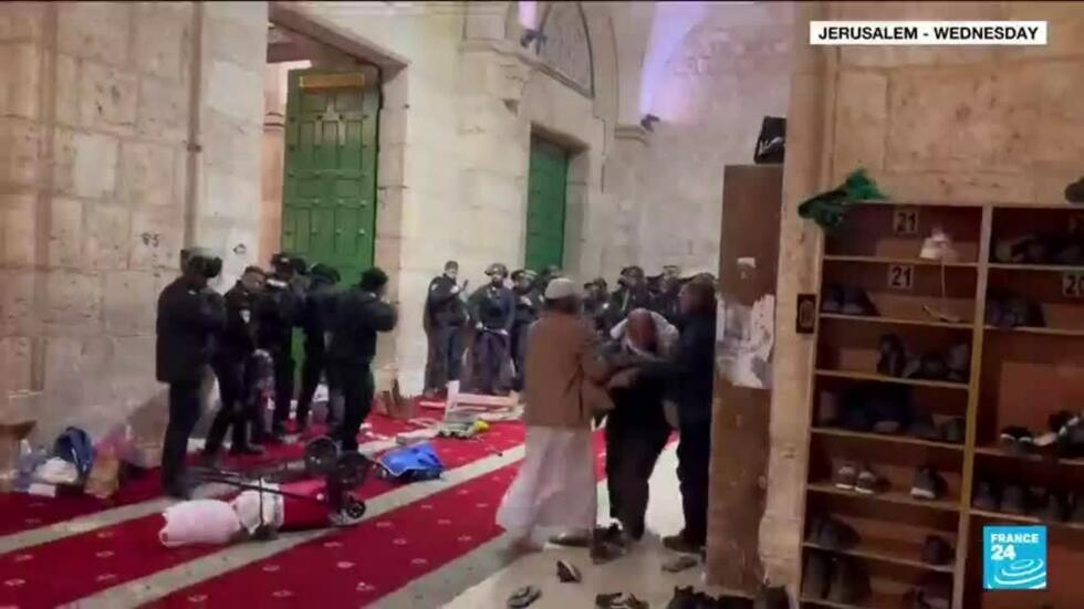 Al-Aqsa mosque clashes: Militants fire rockets after police raid at ...