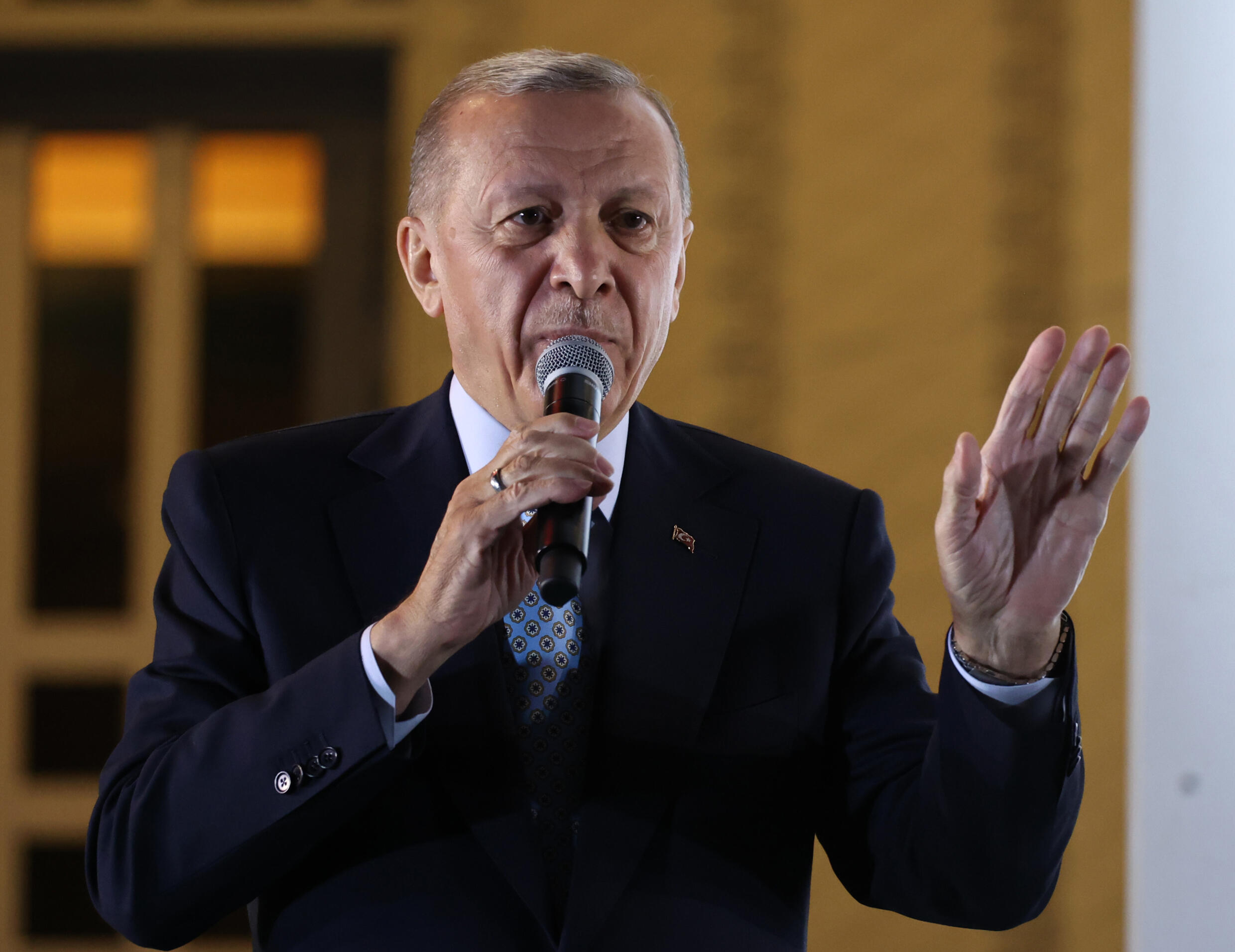 Erdogan confronts polarised Turkey after historic win