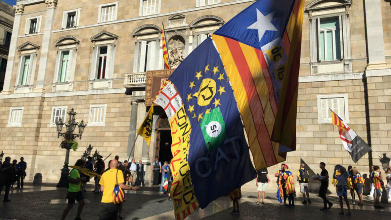 Hundreds of thousands rally for Catalonia's independence